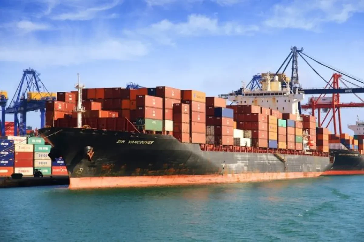 Threat to container charter market as carriers drift towards heavy ...